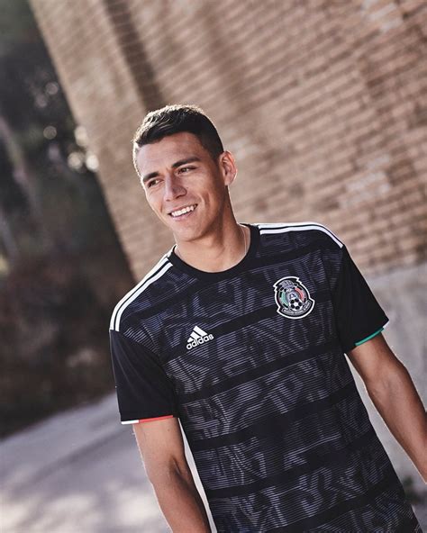 Selección Mexicana Las Mejores Fotos De La Nueva Camiseta Negra Del