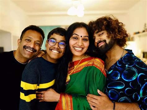 Veenas Curry World Ente Kathaനീണ്ട 18 വർഷങ്ങൾ അവസാനിച്ചിടത്തുനിന്നും ഒന്നേയെന്ന് തുടങ്ങിയപ്പോ