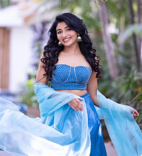 Mirna Menon నాభి అందాలతో పిచ్చెక్కిస్తున్న జైలర్ కోడలు Namasthe Telangana