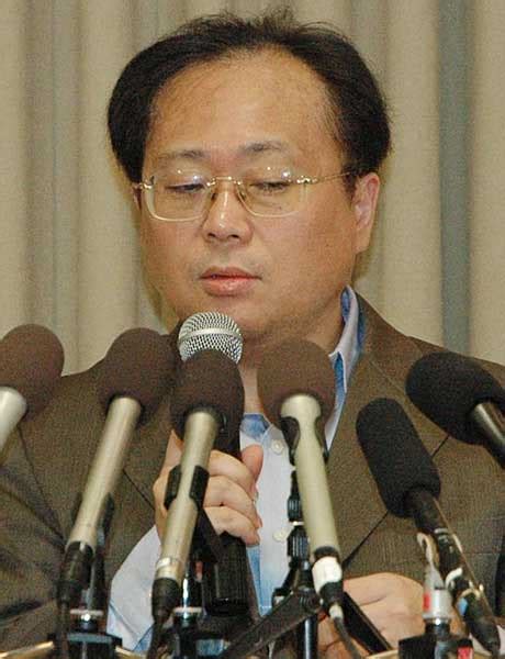 記者会見する、人工多能性幹細胞（：「ips移植」問題 森口尚史氏 写真特集：時事ドットコム