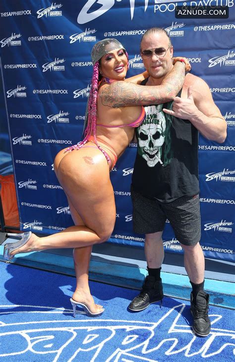 Katie Forbes Sexy Hosts Summer Swim Wrestling Weekend Pool Party In Las