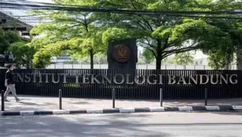 Bukan Menghina Ini Alasan Sebenarnya Mahasiswa Itb Bikin Meme Prabowo Jokowi Bem Si Kami Tak