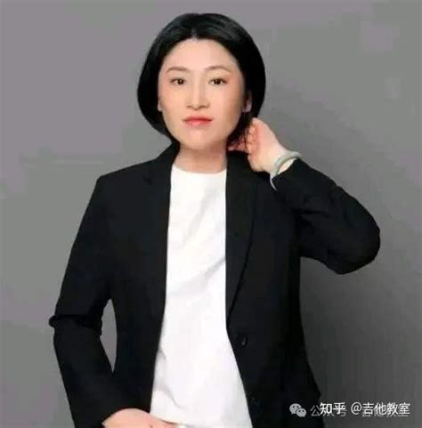 音乐天才”唐恬10首经典弹唱歌曲（附吉他谱），《孤勇者》《人世间》《如愿》都是她写的 知乎