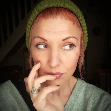 Amanta Strata Amantastrata • Threads Say More