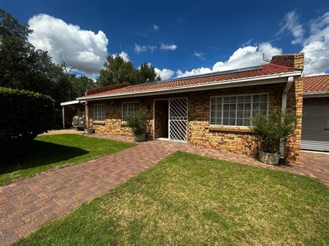 3 Bedroom Townhouse For Sale In Standerton Central P24 114188552