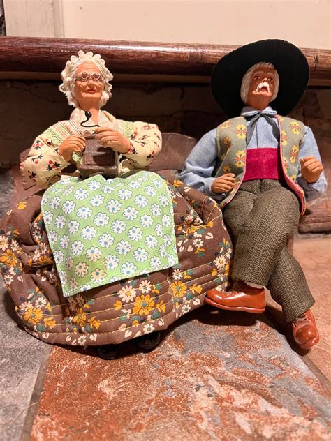 Santon De Aubagne Clay Dolls Man And Woman On A Bench 8 5” Vintage