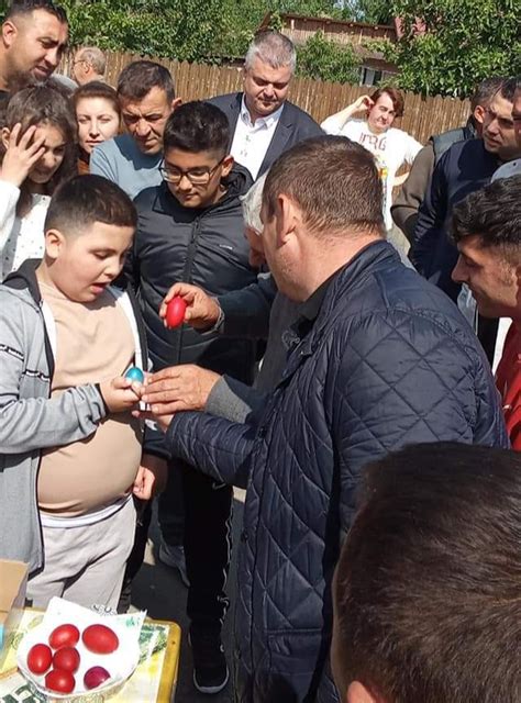 La Gura Foii A Avut Loc Tradiționalul Concurs De Ciocnit Ouă Observ News