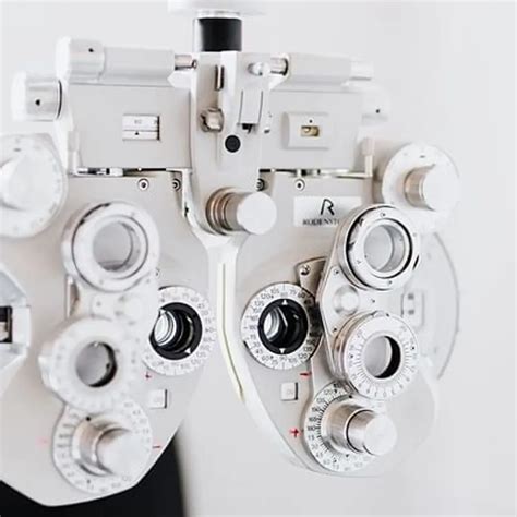 अशोक कुमार पुण्‍यतिथि हिंदी सिनेमा का पहला सुपरस्‍टार जिनका रिकॉर्ड