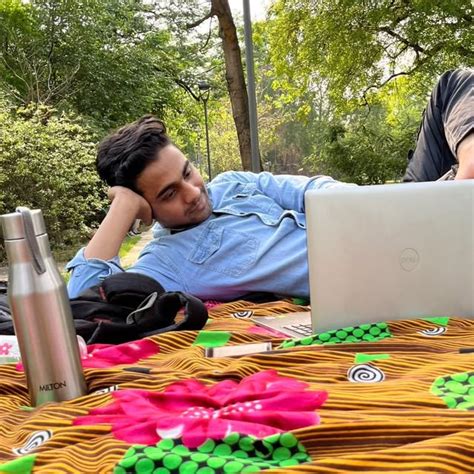 💛saim Hussain💛 Saimhu • Threads Say More