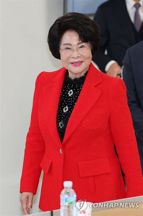 최강 동안 올해 92세 이길여 회장 근황 유머이슈 꾸르