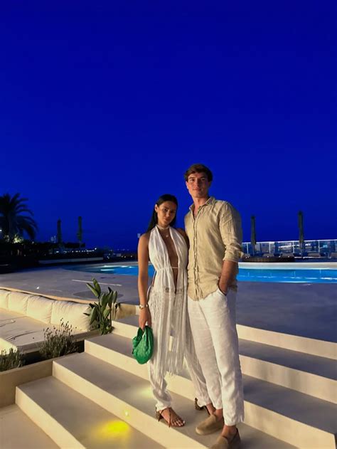 Couples Pic Couples Vacation Pictures Holiday Outfits Summer Summer