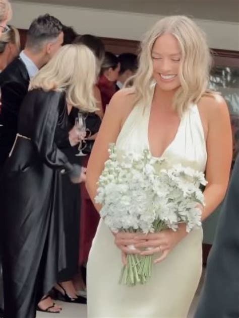 Margot Robbie Wows As Bridesmaid At Friends Gold Coast Wedding News