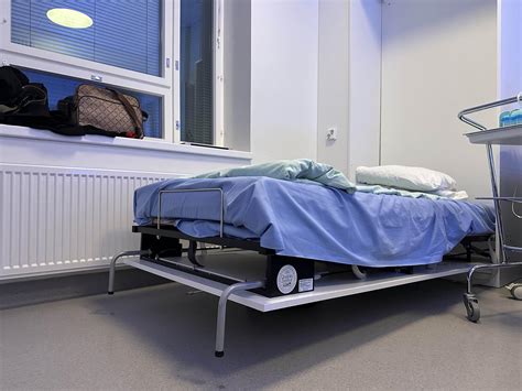 The Extra Bed In Our Hospital Room Doesnt Go All The Way Down R