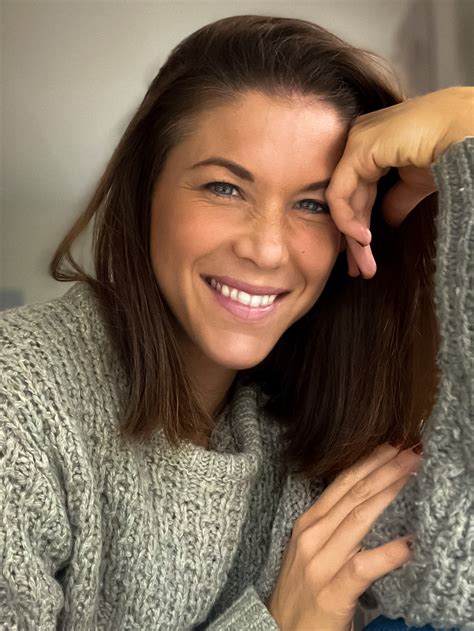 Neta H Women Commercial Lind Models