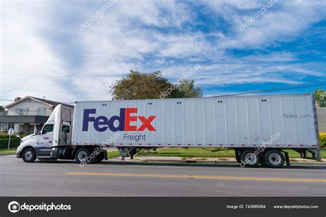 Chicago Usa August 2024 Truck Fedex Container Truck Road Fedex — Stock Editorial Photo © Stetsik
