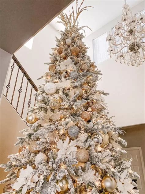 81 Gorgeous Flocked Christmas Tree Decorating Ideas For Every Style