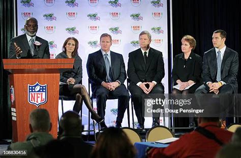Dr David Satcher Photos And Premium High Res Pictures Getty Images