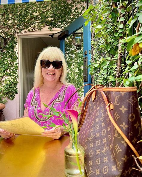 Jennifer Elise Cox The Comedic Genius Behind Jan Brady Jennifer Elise