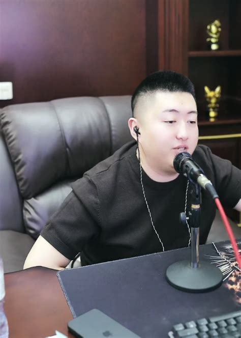 小洲谈格格巫很有钱，签约费给的多 歪阅