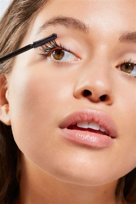 Makeup Tips — How To Maintain Curled Lashes