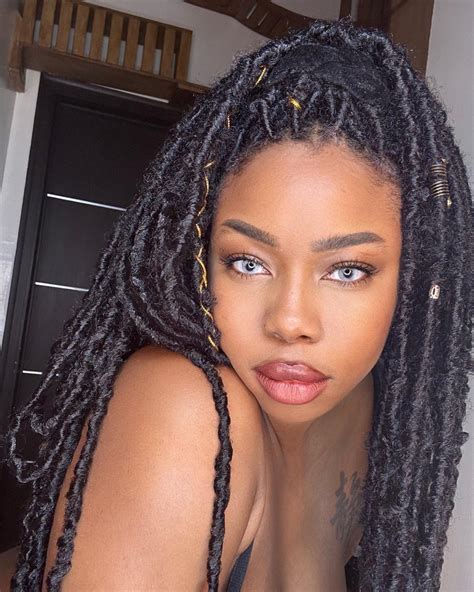 Tokyo Tea Qui Est Linfluenceuse Américaine à La Poitrine Xxl