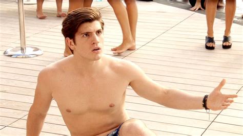 Hombre Celeb Adam Scott Miller Sin Camisa Escenas De Películas Xhamster