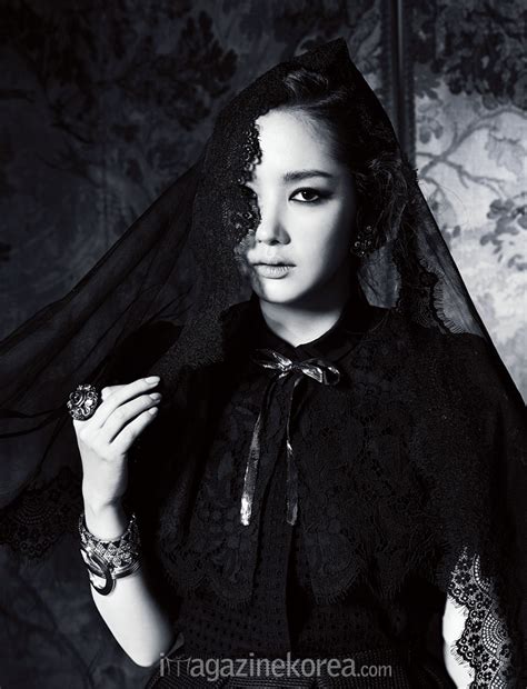 블랙스완 연상시키는 박민영 화보 연예 포토 토크 네모판