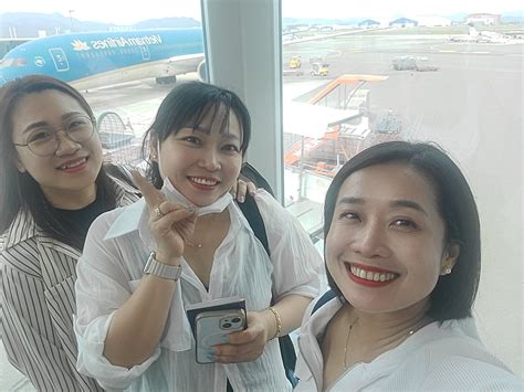 이현정 이현정 Added A New Photo