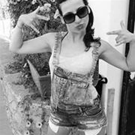 Stream Daniela Crisafulli 1 Music Listen To Songs Albums Playlists