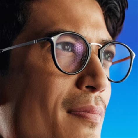 El Futuro De La Visión Ya Está Aquí Varilux® Presenta Lo último En Tecnología Para La Salud