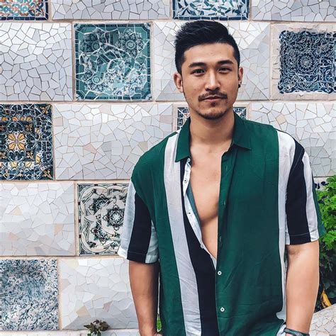 Open Shirt Scrolller