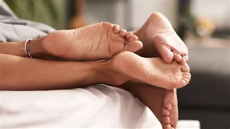 Expert Issues Serious Warning Over Lavender Marriage Dating Trend As