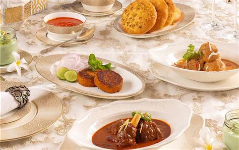 What Does The Koh E Awadh Gourmet Boxes Contain