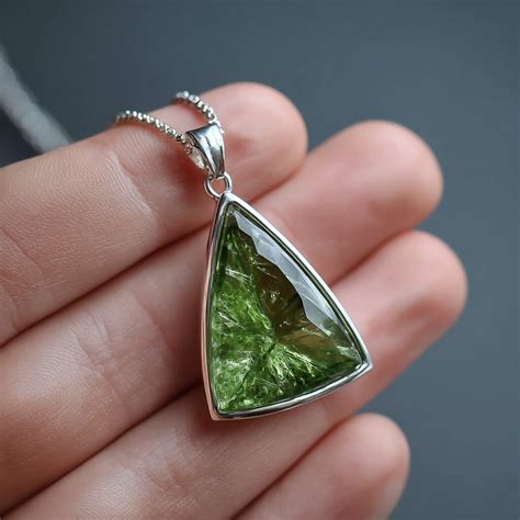 Moldavite Meaning And Healing Properties Moldavite Crystal And Chakra