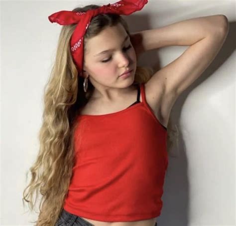 Armpit R Armpitvoyeur
