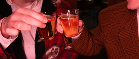 Snitt Og Negroni Instagram Duoen Har Drukket Snitt Og Negroni Overalt