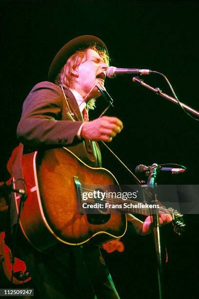 Case Singer Photos And Premium High Res Pictures Getty Images