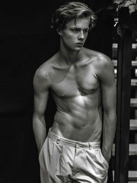 Pin By Vhs On Be Different Portrait Male Beauty Male Body