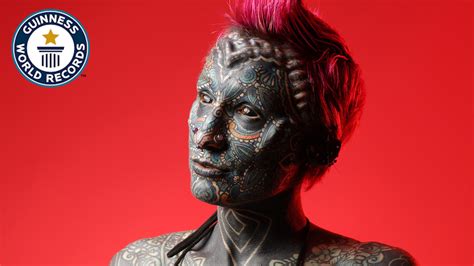 Viagem Da Mulher Mais Tatuada Arte Corporal E Modificação