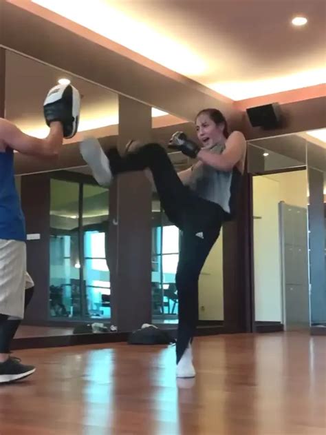 Pamer Tinju Dan Tendangan Ini 6 Potret Pevita Pearce Latihan Gulat Mma Hot