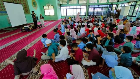 Berbagi Dengan Yatim Dan Duafa Di Pesantren Ceria Sdif Al Fikri
