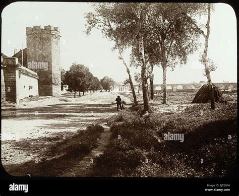 Tour Et Remparts Arbres Aqueduc à Larrière Plan Marie Joseph Henry De Lestrange 1897 Stock