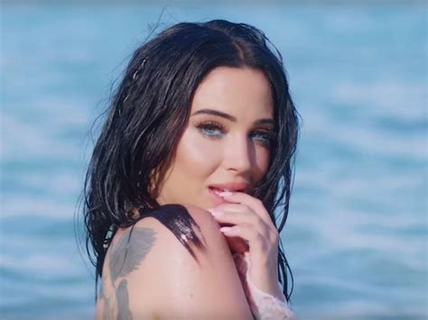 Tulisa Covers Nineties Classic Sweet Like Chocolate And People Are