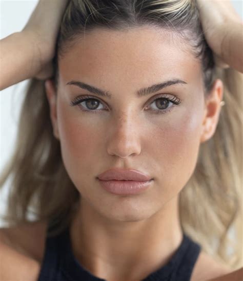 Iris Kendall In 2025 Perfect Nose Hair Makeup Makeup Looks