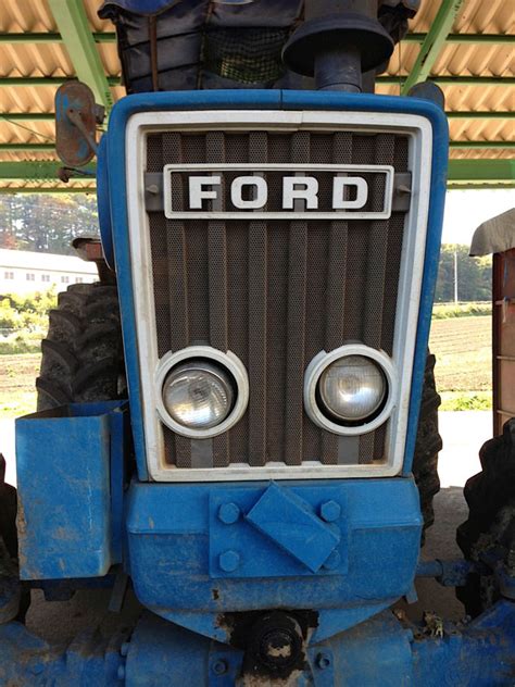 ずっと伝統を引き継いできた感じnew Holland？ Ford？4130・・・「撮りトラ」 水戸市大場町・島地区農地・水・環境保全会便り