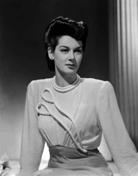 28 Vintage Photos Of Rosalind Russell In The 1940s ~ Vintage Everyday
