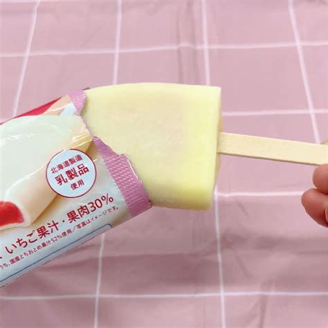 2つの幸せ感じてね♡国産とちおとめたっぷりの〈苺アイスバー〉｜からだwelciaとくらしwelcia｜ウエルシア薬局