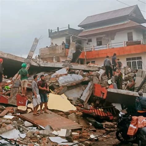 Indonesia Sismo En La Isla De Java Dejó 268 Muertos Y Buscan