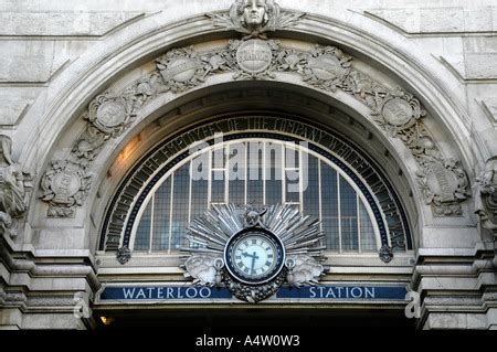 Waterloo Station London Uk Exterior View Of Platforms 1 7 And Roof