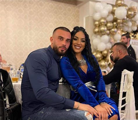 Simina Loica Cerută în Căsătorie De Alexandru Bobicioiu Răspunsul Brunetei Foto Spynews Ro